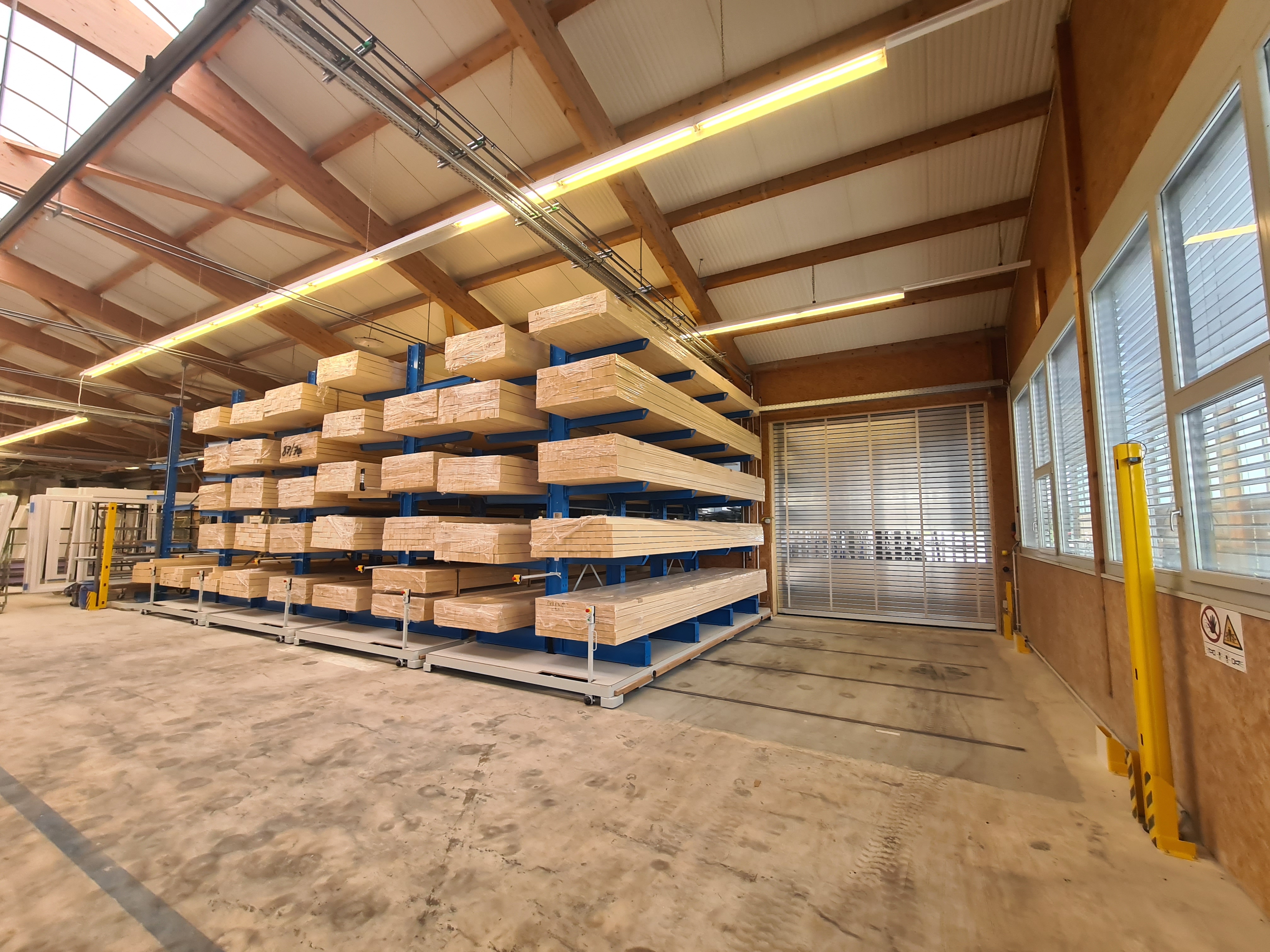 Mobile cantilever racking | dynamic racking | OHRA UK